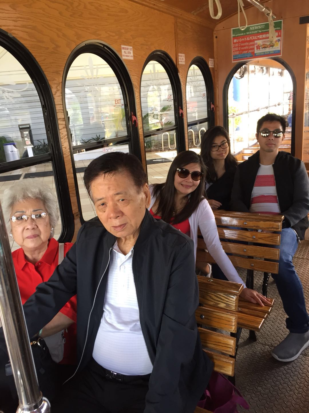 Underwater World Aquarium In Guam - Travel With Jeng